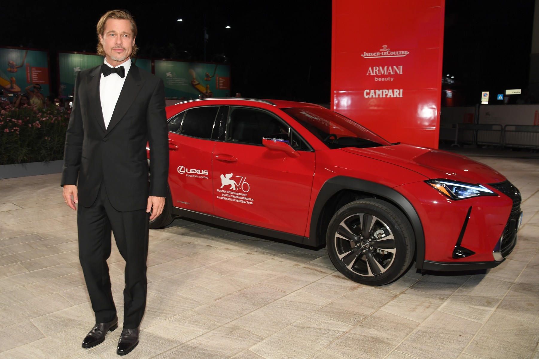 Lexus UX Hybrid alla Mostra del Cinema di Venezia - Motori.it