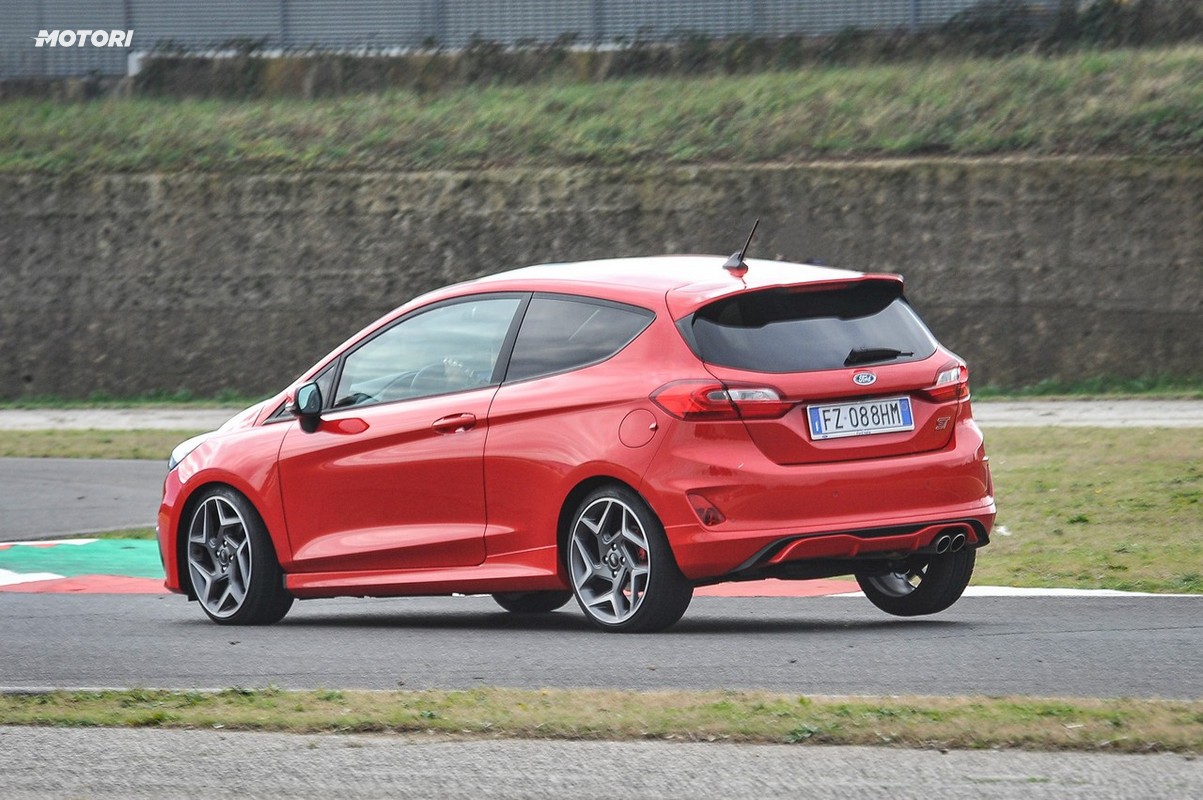 Ford Fiesta ST: la prova su strada e in pista - Motori.it
