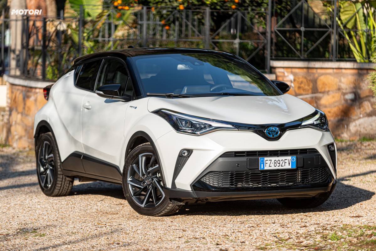 Toyota CH-R 2.0 Hybrid: prova su strada, prestazioni e prezzo - Motori.it