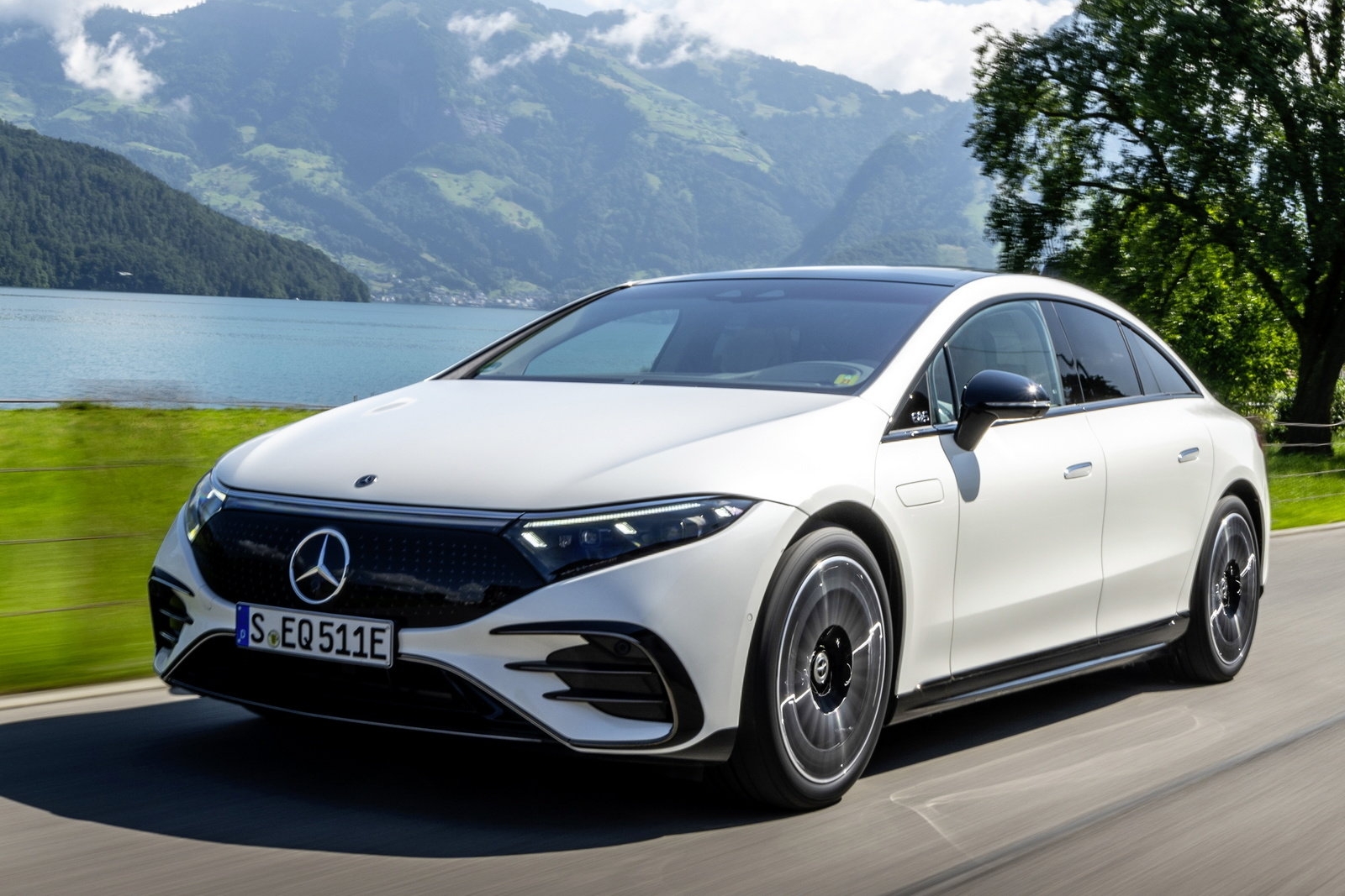 Sigla EQ: Mercedes cambia strategia, addio al brand elettrico