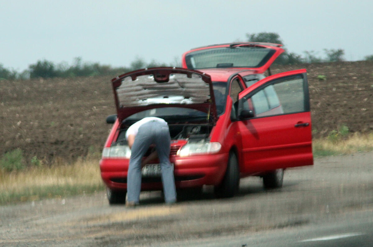 Auto in panne in vacanza: problemi frequenti e cosa fare - Motori.it