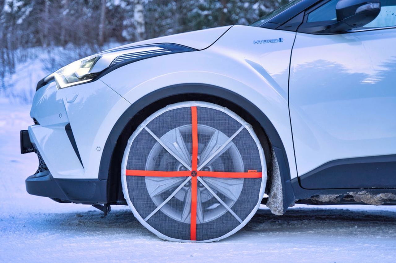 Catene da neve in tessuto: vantaggi e svantaggi - Motori.it