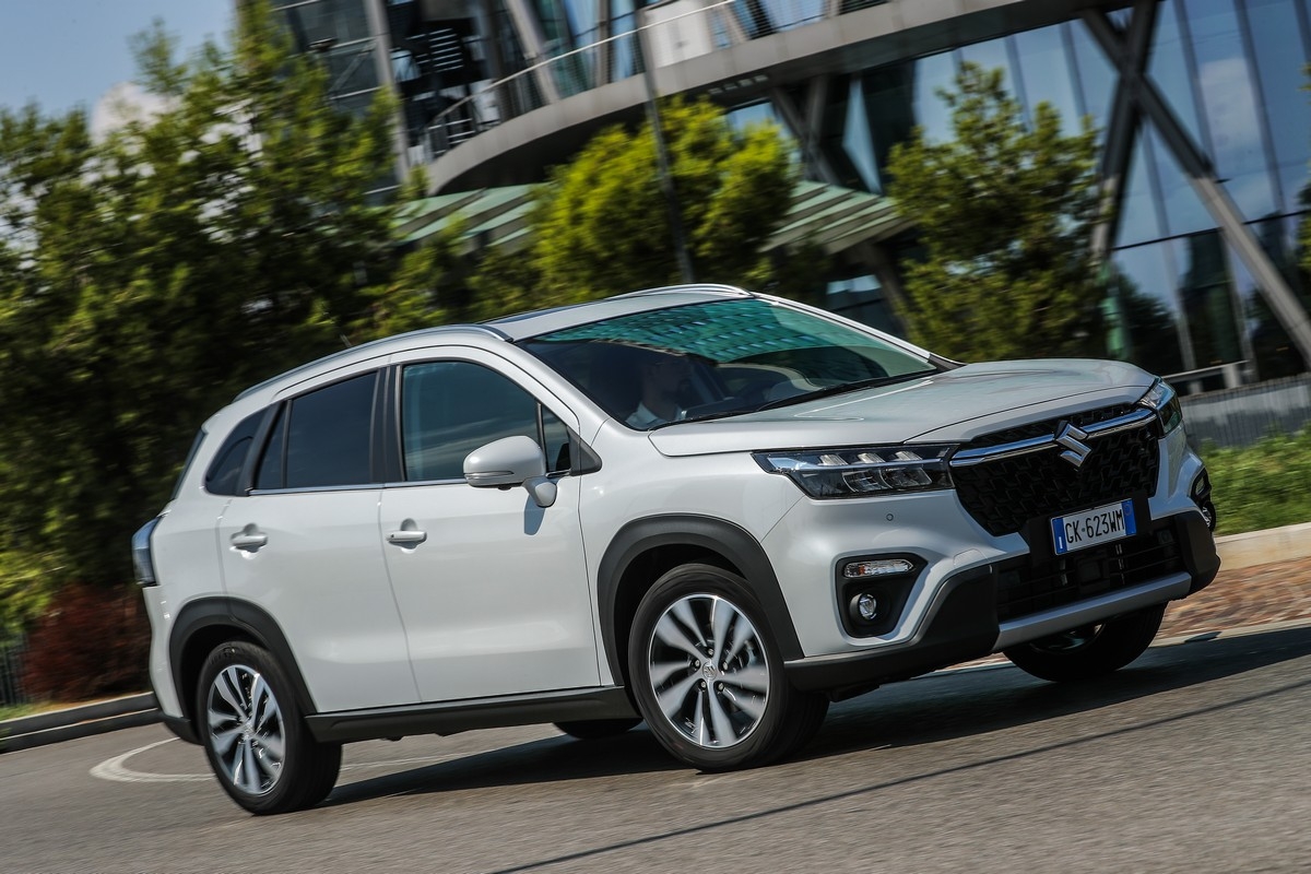 Suzuki S-Cross Hybrid 140 V: parca e tecnologica - Motori.it