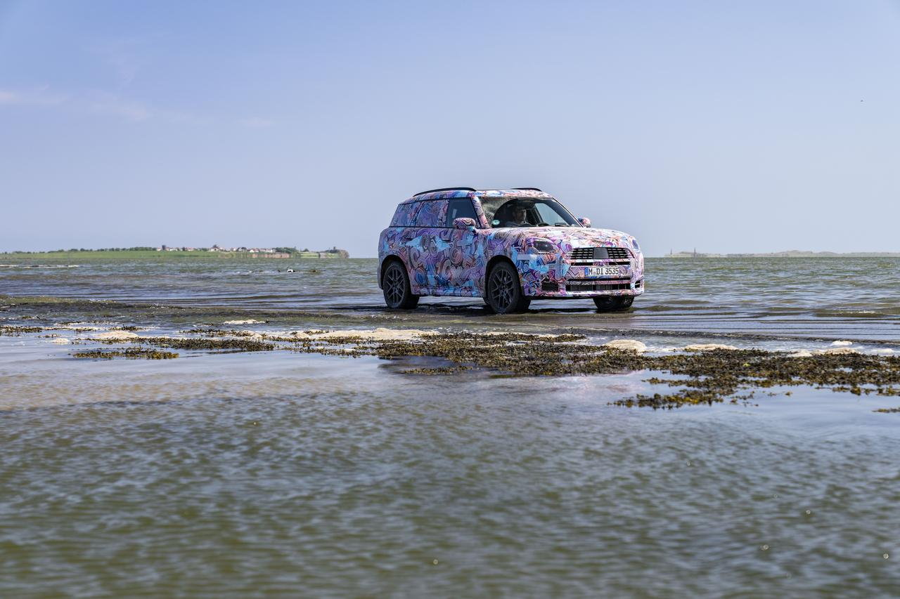 Mini Countryman 2024: la terza generazione attraversa le Highlands ...