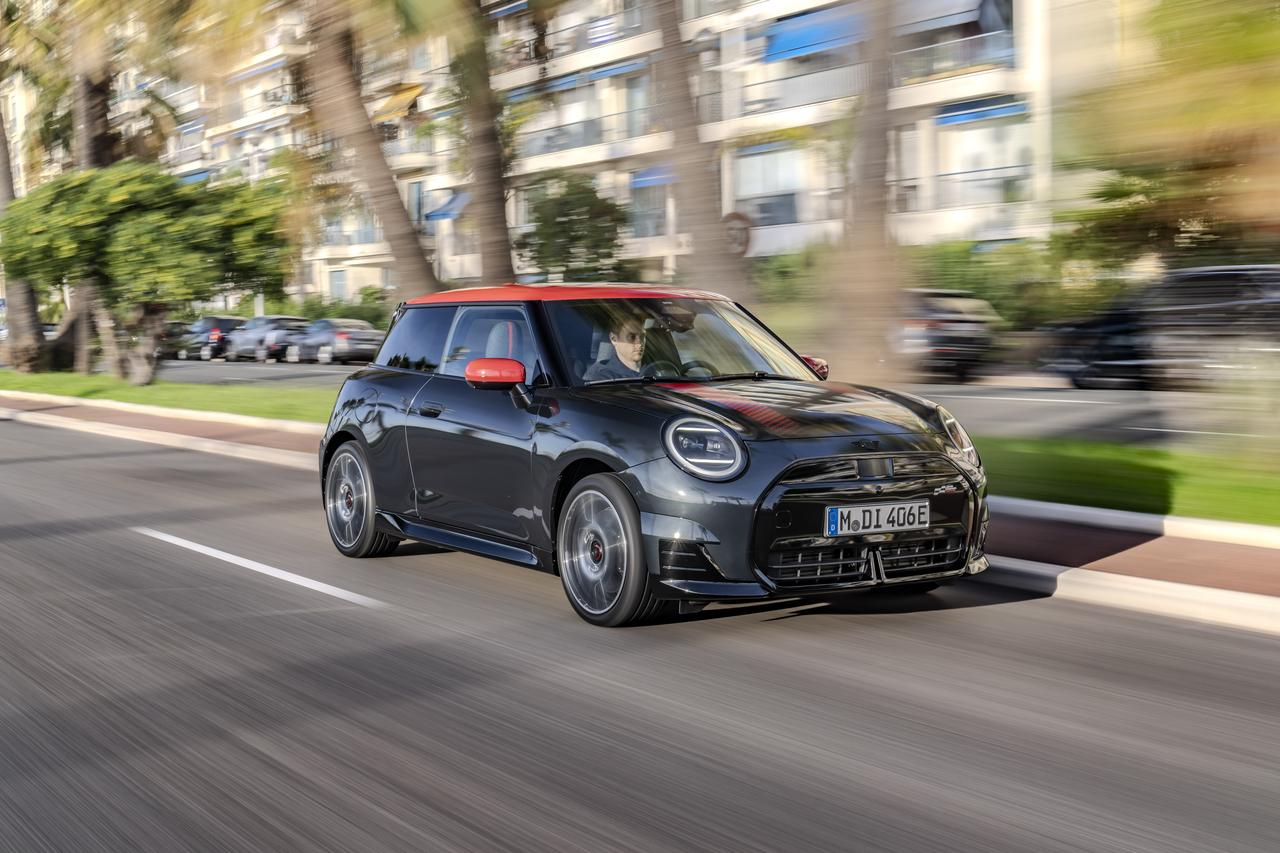 Mini Cooper SE JCW: debutta la nuova sportiva 100% elettrica [FOTO] - Motori.it
