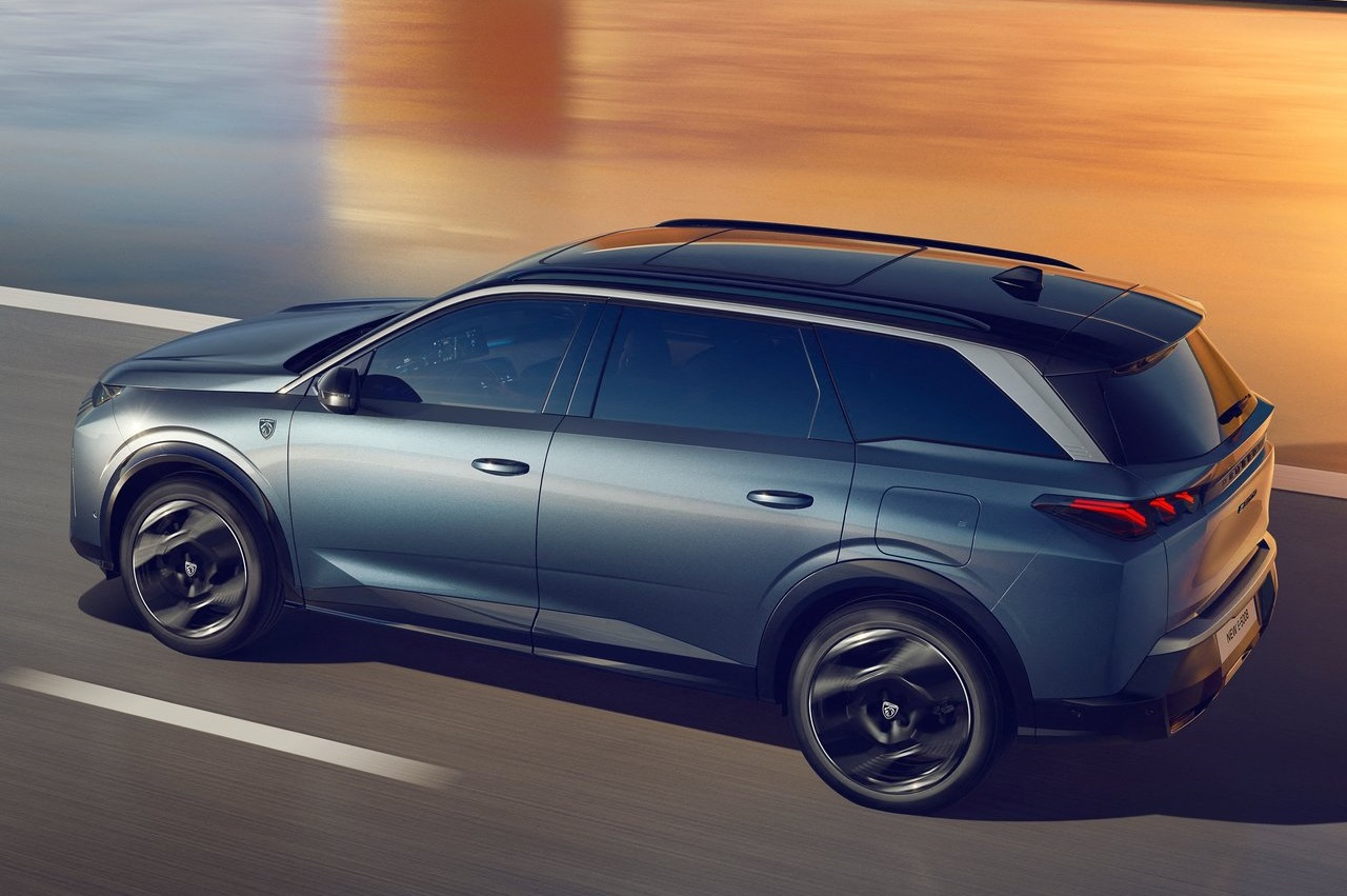 Peugeot E-3008 e E-5008: scopriamo le versioni Long Range Motori.it