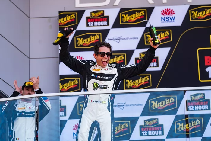 Valentino Rossi brilla alla 12h di Bathurst con il Team WRT