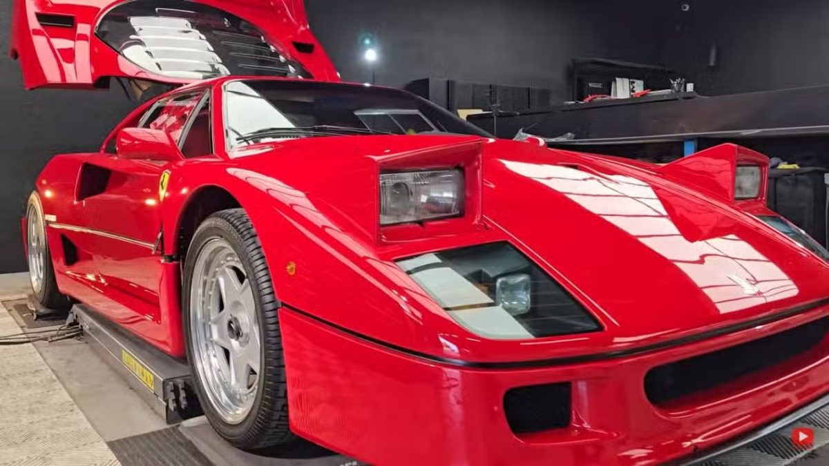 La Ferrari F40 di Nigel Mansell torna a ruggire: restauro completo