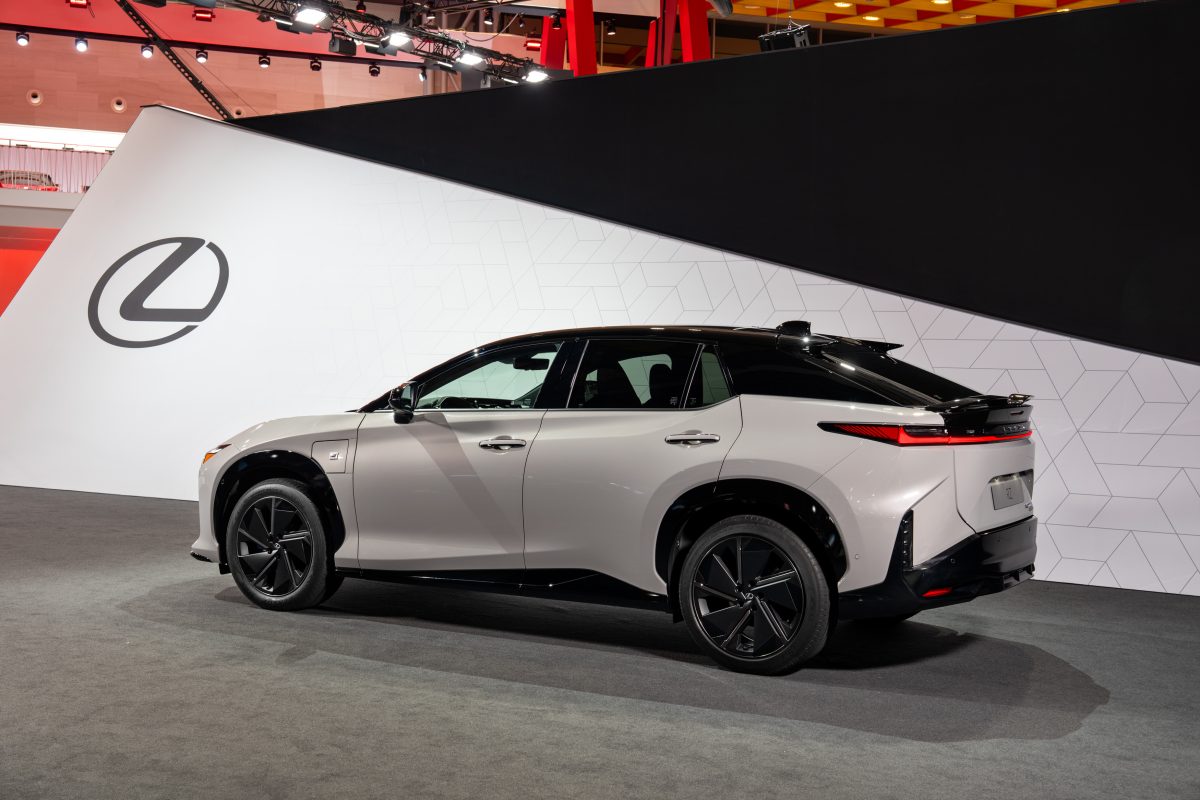 Lexus RZ, le innovazioni: steer-by-wire e Interactive Manual Drive