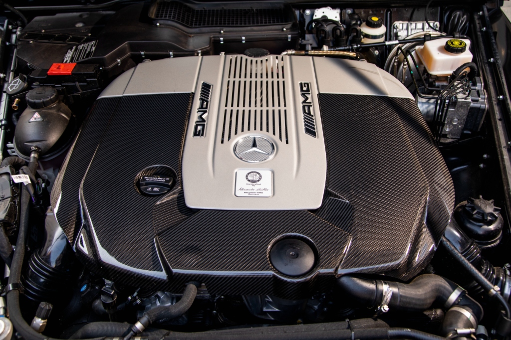 Mercedes non rinuncia ai suoi motori V8 e V12: scelta di cuore