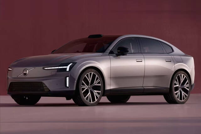 Volvo ES90: berlina elettrica con 700 km di autonomia