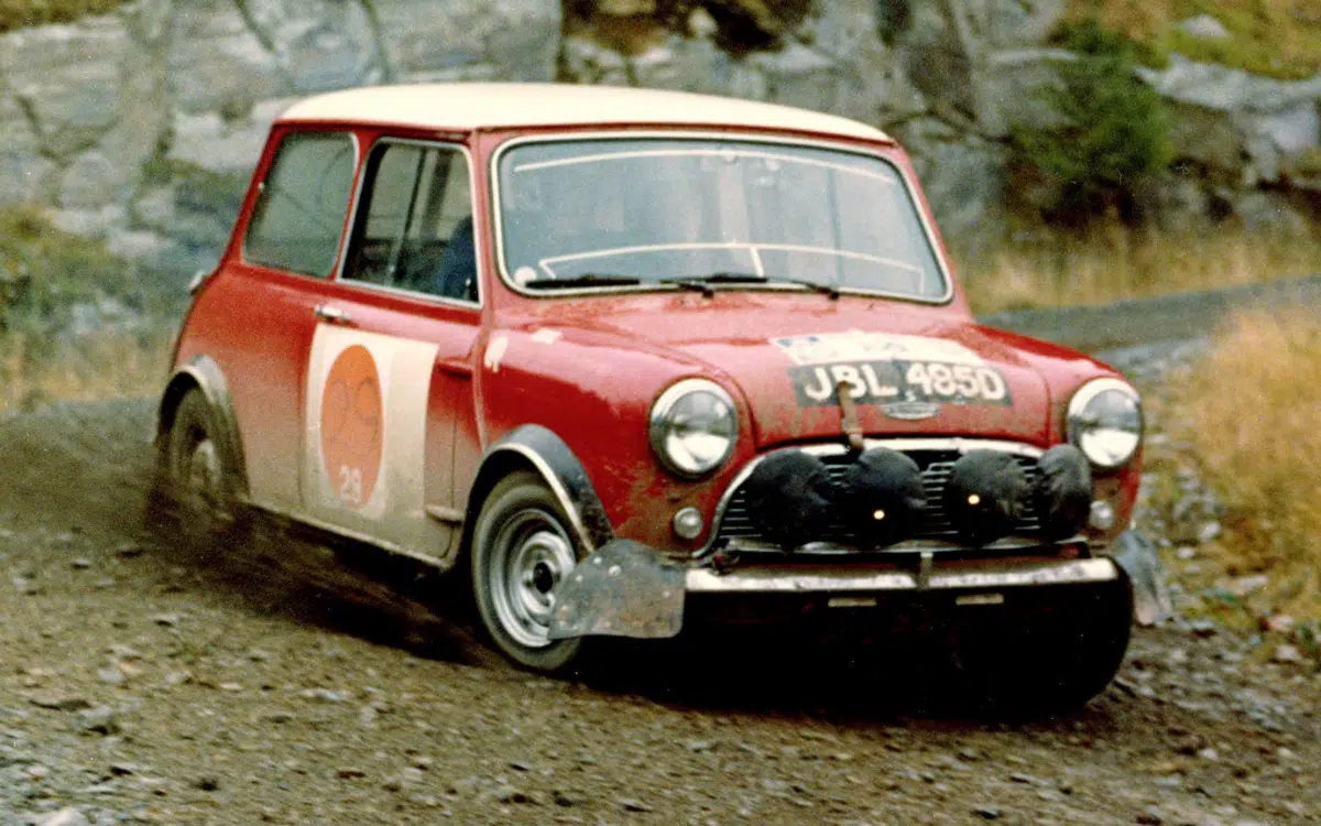 Mini, happy birthday: 66 anni di un'icona nata dalla crisi