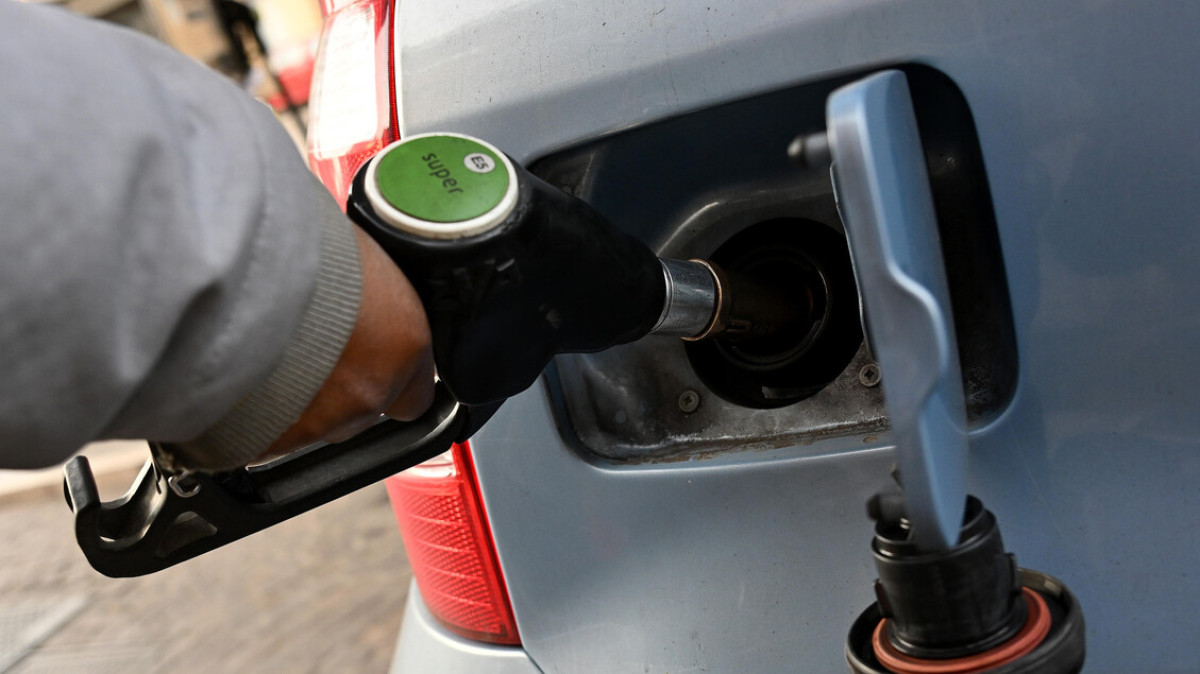 Prezzi carburanti in Italia: lieve calo e divario tra rete e autostrade