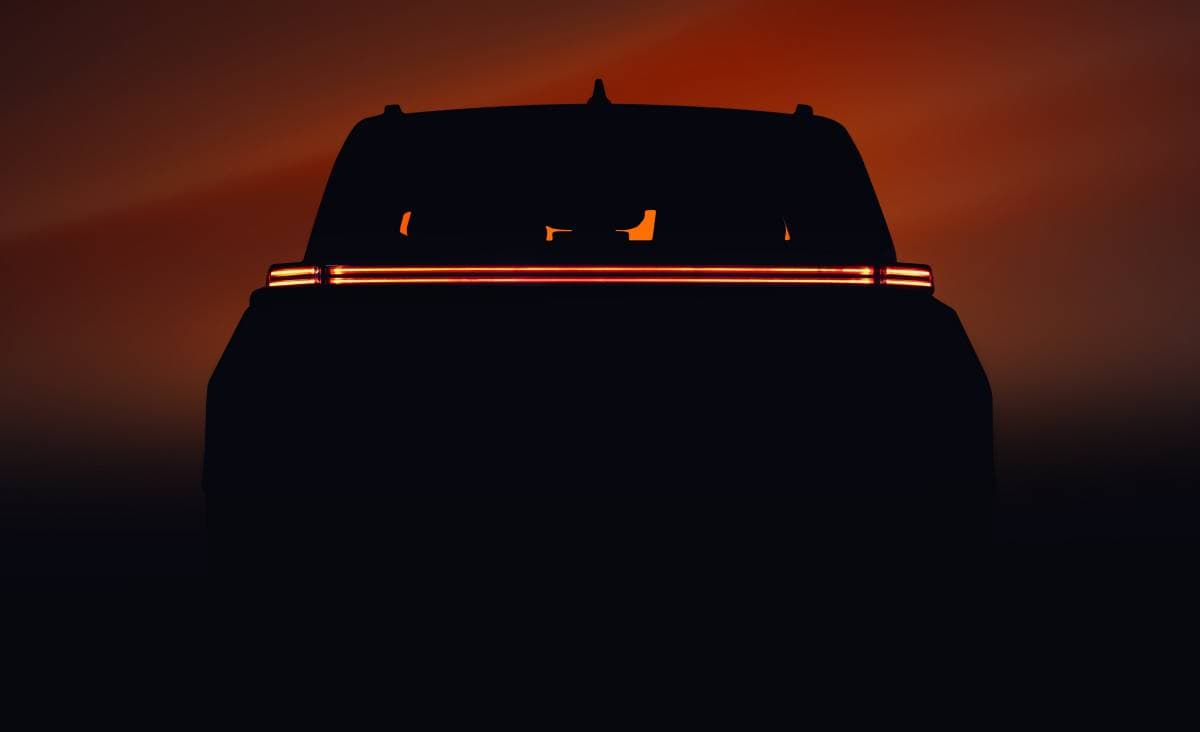 Toyota svela un teaser: nuova Highlander o grande SUV elettrico?